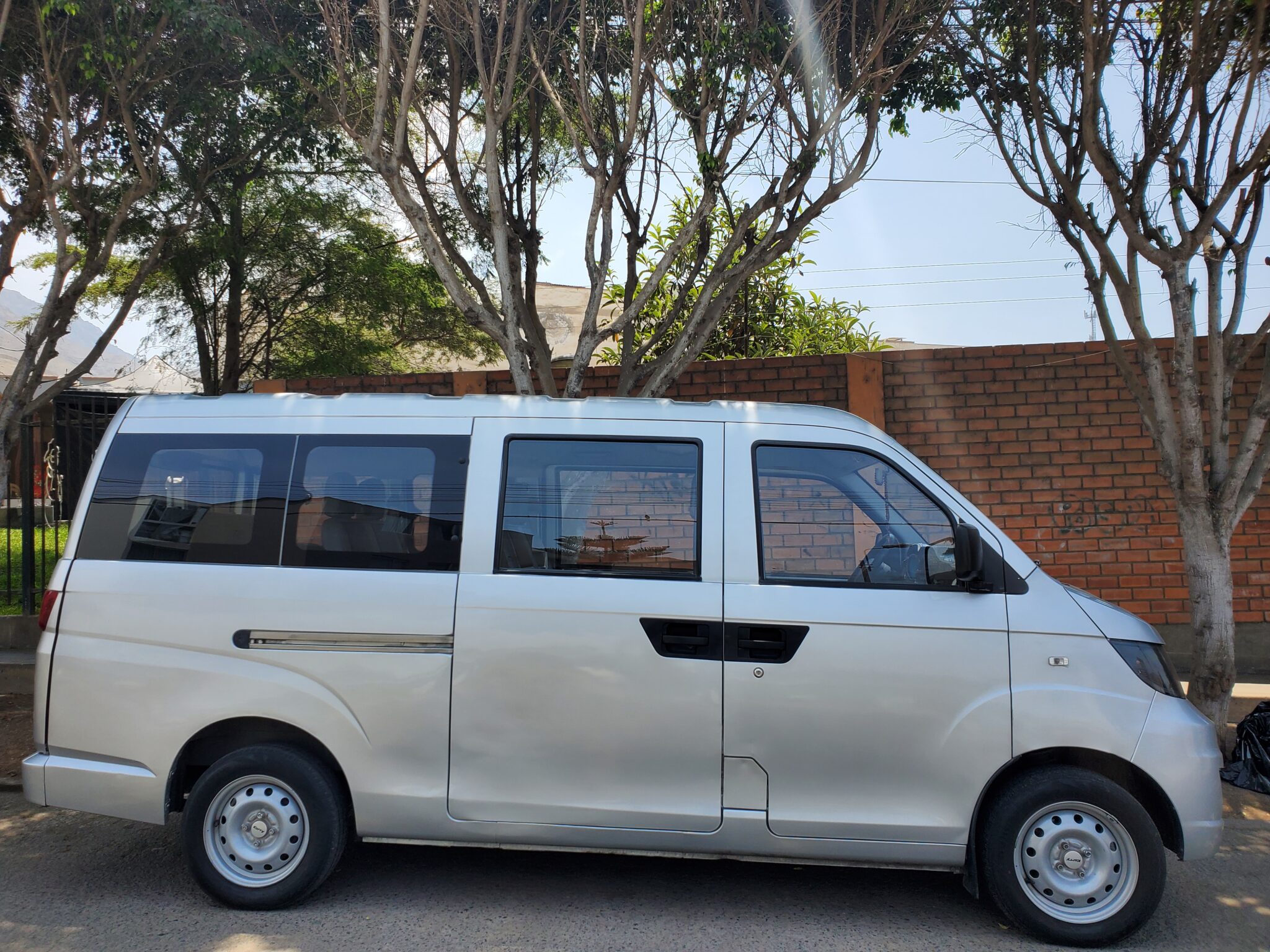 Minivan 11 pasajeros marca Karry del grupo Chery , año 2023, 28,000 Kms ...